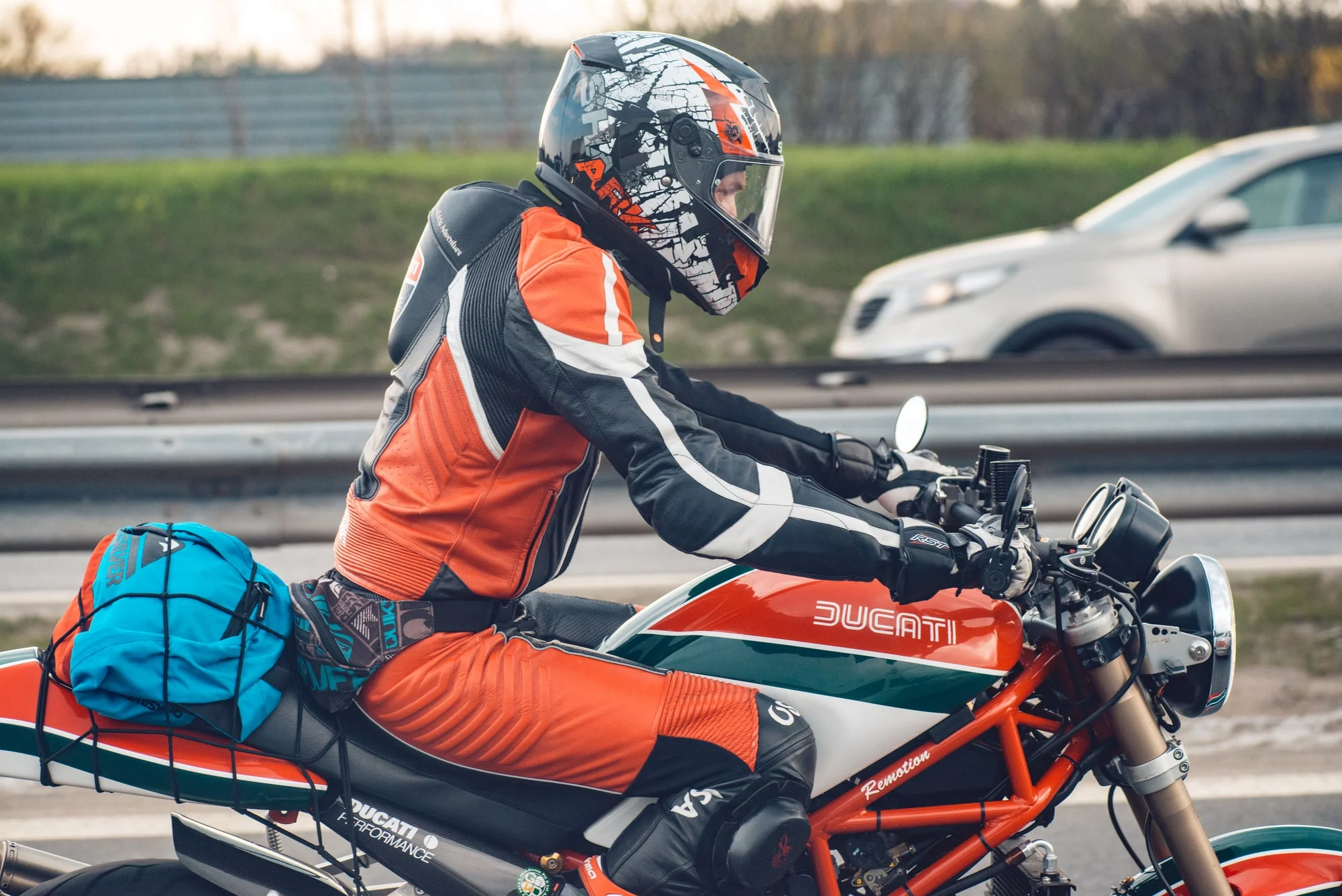 Motorcycle Gear for Summer Riding: Cooling and Comfort Features
